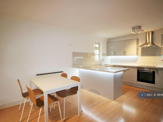 Hadfield Close, Manchester, M14 2 bed flat to rent £1,339 pcm £309 pw