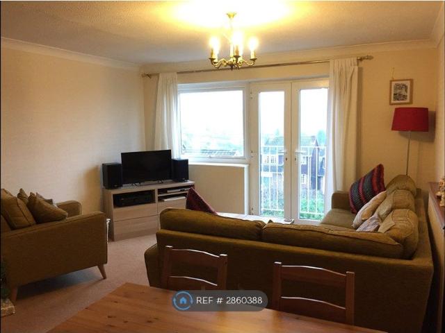 Hadleigh Court, Brentwood CM14, 2 bed flat to rent, £1,399 pcm | PrimeLocation