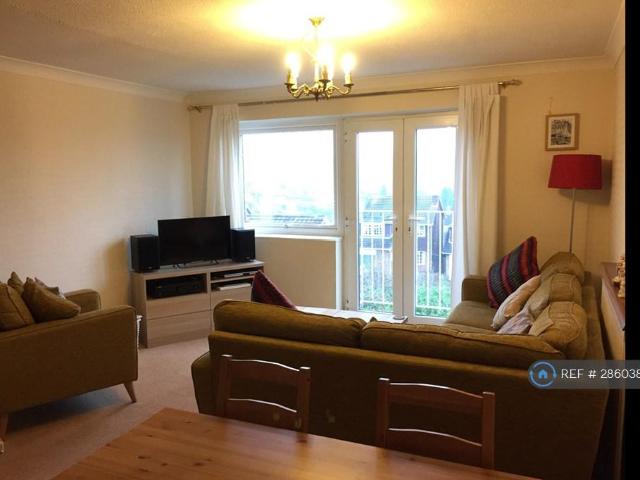 Hadleigh Court, Brentwood, CM14 2 bed flat to rent £1,399 pcm £323 pw