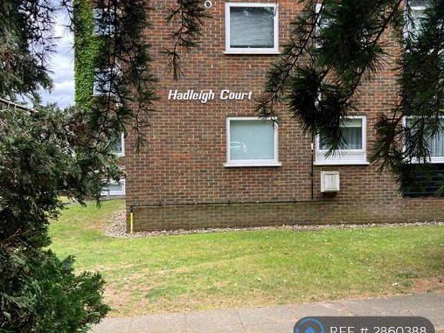 Hadleigh Court, Brentwood, CM14 2 bed flat to rent £1,399 pcm £323 pw