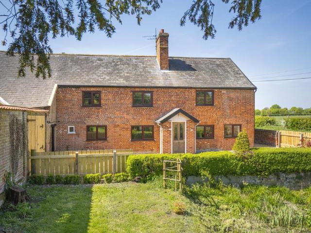 Hadleigh Road, Ipswich IP7 4 bed farm house to rent £1,995 pcm £460 pw
