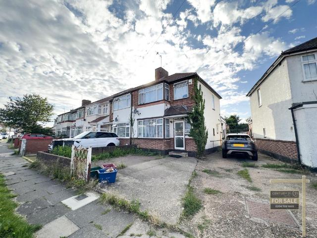 Hadley Gardens, SOUTHALL UB2 3 bed semi detached house to rent £2,895 pcm £668 pw