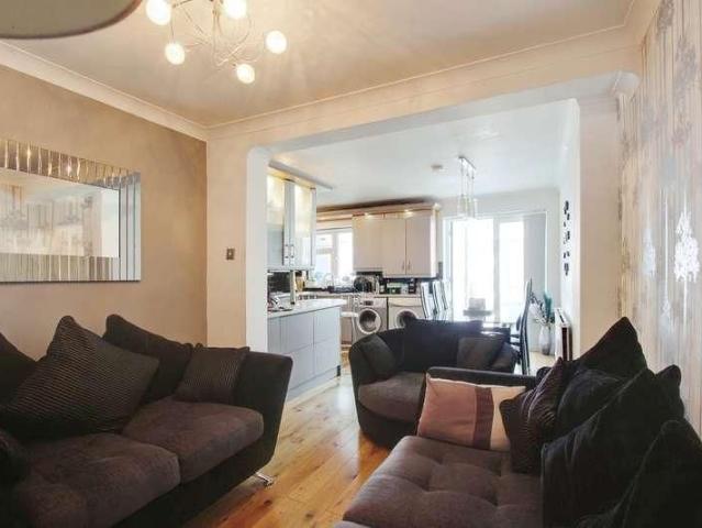Hadley Gardens, Southall, UB2