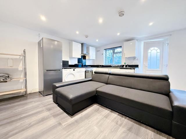 Hadley Gardens, Southall UB2, Studio to rent, £1,395 pcm | PrimeLocation