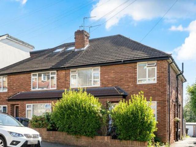 Hadley Road, Barnet, 2 Bedroom Maisonette