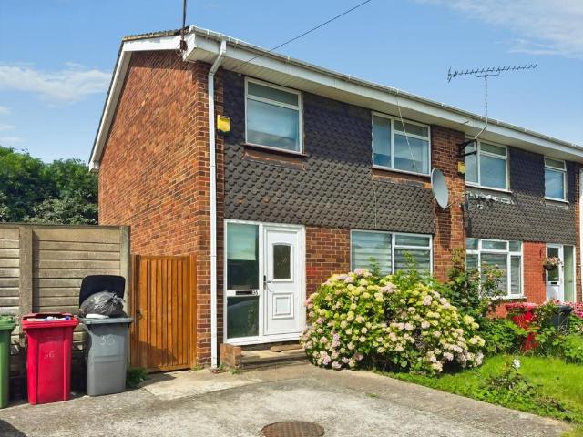 Hadlow Court, Slough 3 bed semi detached house to rent £1,900 pcm £438 pw