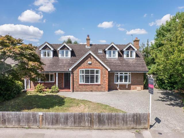 Hadlow Road, Tonbridge 5 bed detached house to rent £3,000 pcm £692 pw