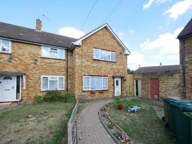 Hadrian Close, Staines upon thames, 2 Bedroom End
