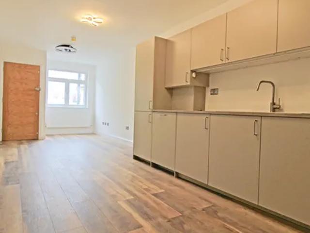 Hadrian Estate, Hackney Road, London, E2 9AQ, United Kingdom | 2 bed apartment for rent #167391681 | Rentberry