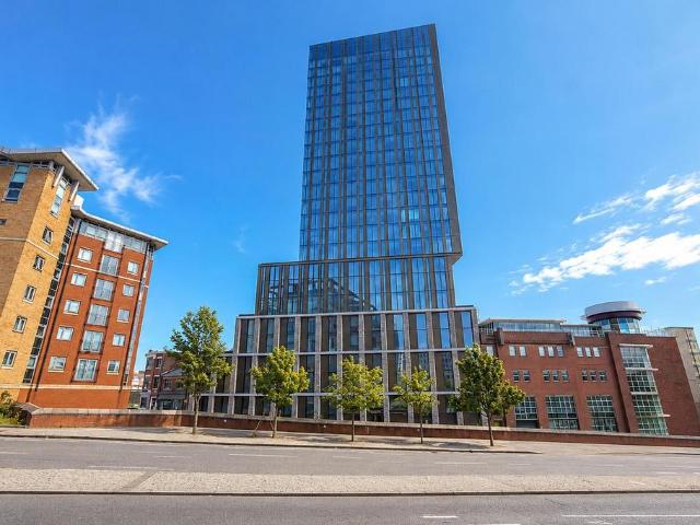 Hadrian Tower, Newcastle Upon Tyne, NE4 3 bed apartment to rent £2,900 pcm £669 pw