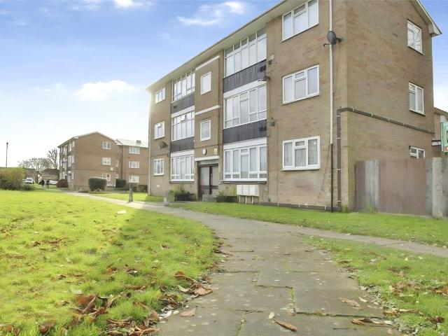 Hadrian Way, Staines Upon Thames, Surrey TW19, 1 bed flat to rent, £1,250 pcm | PrimeLocation