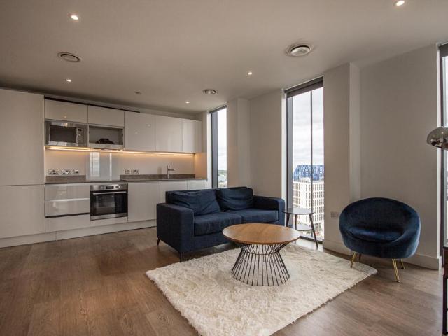 Hadrians Tower Rutherford Street. 2 bed apartment to rent £1,850 pcm £427 pw