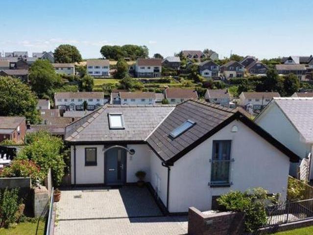 Hafod Wen, Heol Sant Bridget, 3 Bedroom Detached