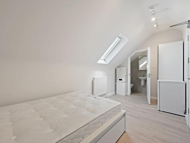 Hagden Lane, Watford, Hertfordshire WD18, Room to rent, £770 pcm | PrimeLocation