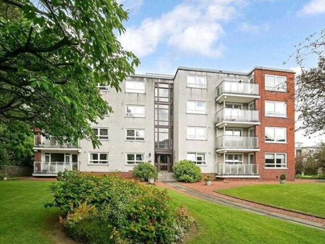 Haggswood Avenue, Pollokshields, 2 Bedroom Flat