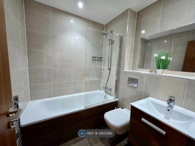 Hagley Road, Birmingham B16, 2 bed flat to rent, £900 pcm | PrimeLocation