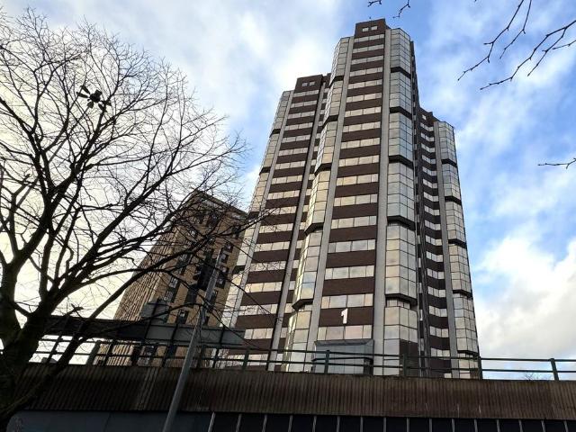 Hagley Road, Birmingham, West. 2 bed flat to rent £1,050 pcm £242 pw