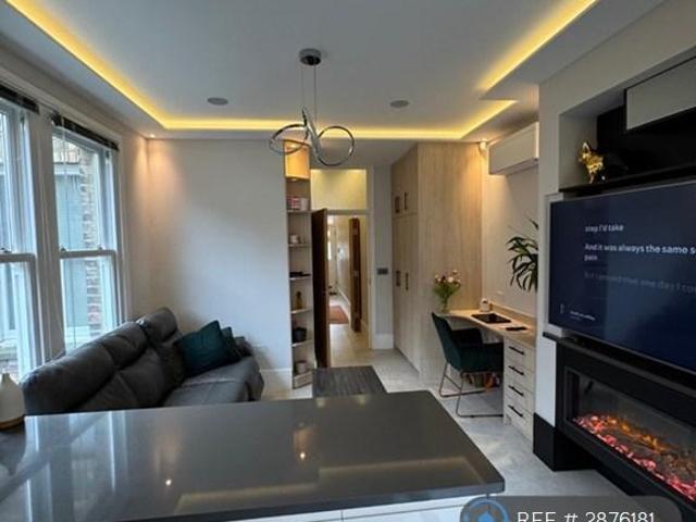 Hailsham Avenue, London, SW2 2 bed end of terrace house to rent £2,300 pcm £531 pw