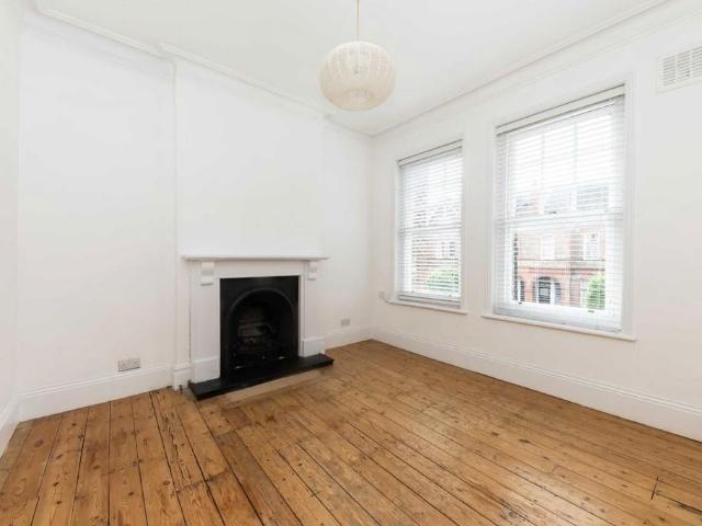 Hailsham Avenue, London SW2 2 bed flat to rent £2,350 pcm £542 pw