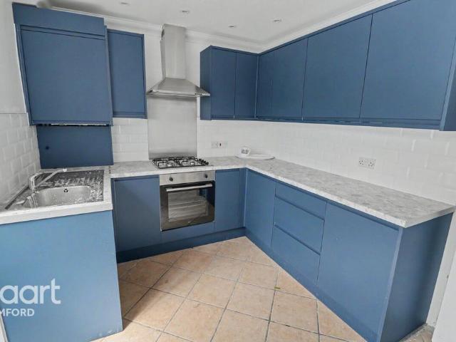 Hailsham Close, Romford 4 bed terraced house to rent £2,200 pcm £508 pw