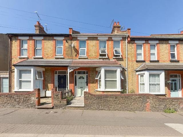 Hainault Avenue, Westcliff On Sea SS0, 3 bed terraced house to rent, £1,600 pcm | PrimeLocation