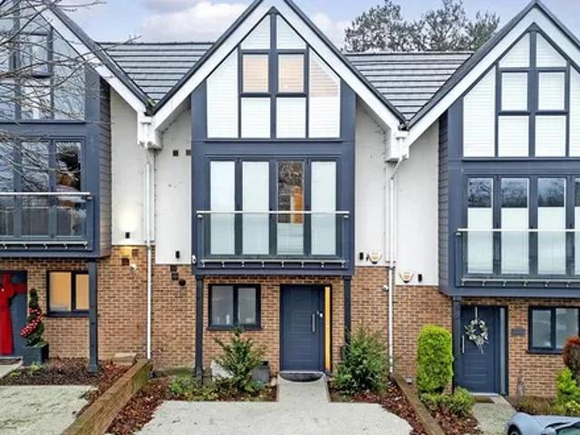 Hainault Road, Chigwell, IG7 6QU, United Kingdom | 4 bed townhouse for rent #137838764 | Rentberry