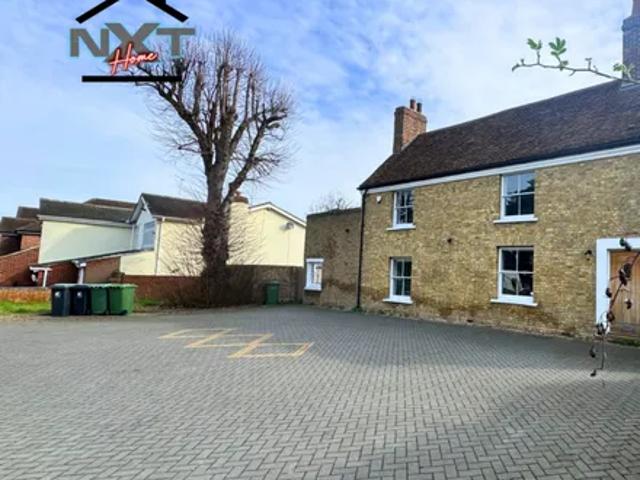 Hainault Road, Chigwell, IG7 6QX, United Kingdom | 4 bed house for rent #120118214 | Rentberry