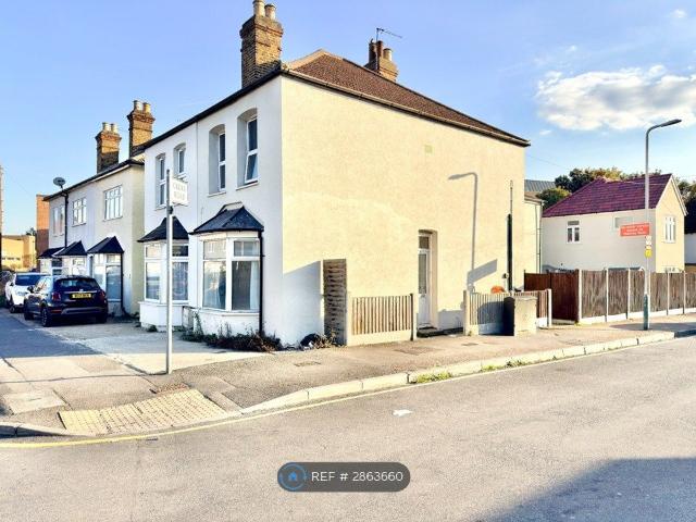 Hainault Road, Romford RM5, 1 bed flat to rent, £1,300 pcm | PrimeLocation