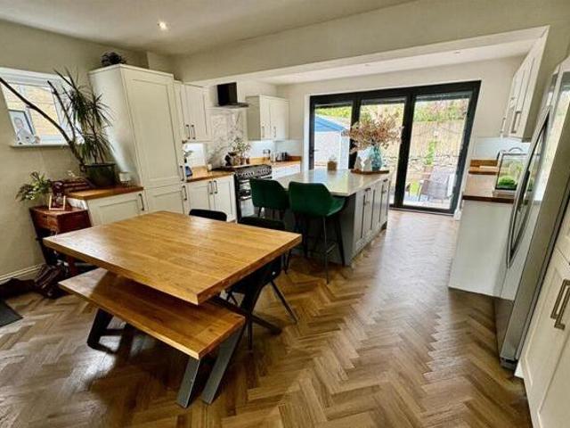 Hainsworth Moor Grove, Queensbury, 3 Bedroom Semi detached