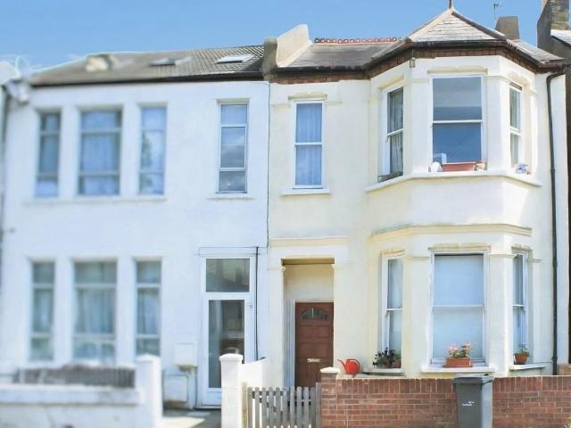 Hainthorpe Rd, West Norwood, London. 2 bed flat to rent £1,750 pcm £404 pw
