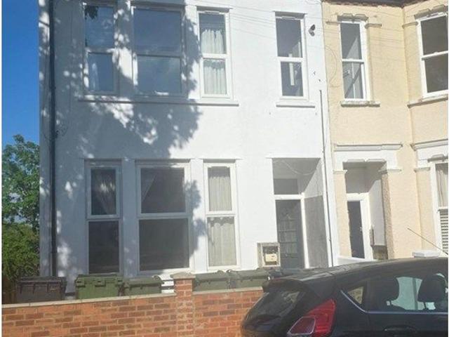 Hainthorpe Road, London SE27, Room to rent, £750 pcm | PrimeLocation