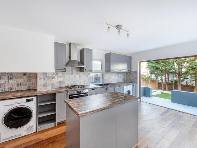 Hainthorpe Road, West Norwood. 3 bed apartment to rent £3,000 pcm £692 pw