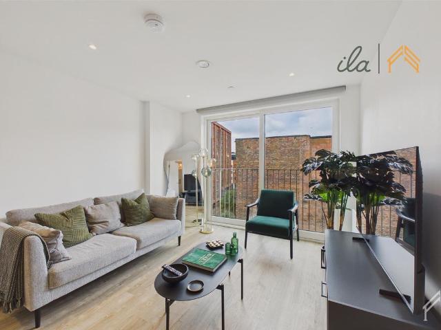Hairpin House, Birmingham B12, 2 bed flat to rent, £1,350 pcm | PrimeLocation