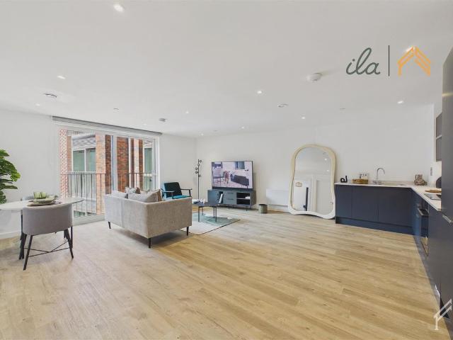 Hairpin House, Birmingham B12, 2 bed flat to rent, £1,325 pcm | PrimeLocation
