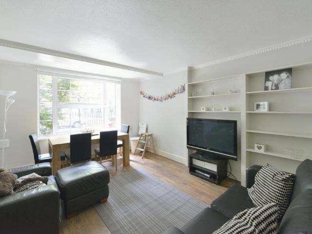 Halton Road London N1 3 bed flat to rent £4,008 pcm £925 pw
