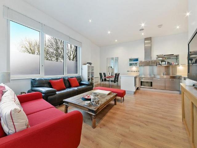 Halcyon Wharf, Wapping High Street. 2 bed flat to rent £2,496 pcm £576 pw
