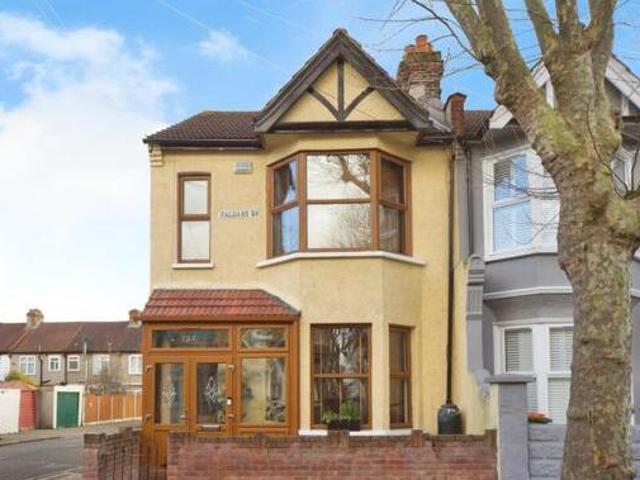 Haldane Road, London, 3 Bedroom End
