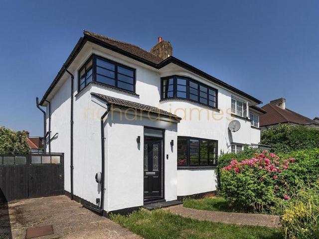 Hale Drive, Mill Hill, NW7 3 bed house to rent £3,300 pcm £762 pw