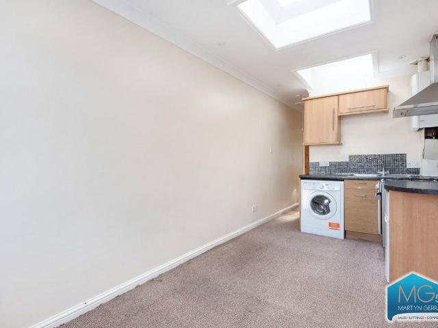 Hale Grove Gardens, London NW7, 1 bed flat to rent, £1,450 pcm | PrimeLocation