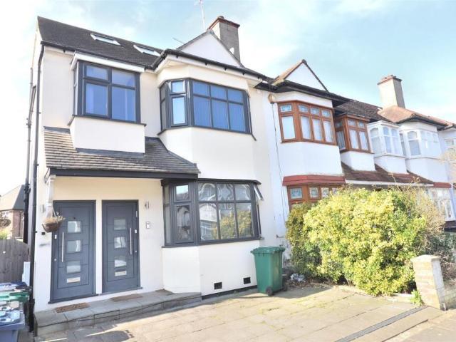 Hale Grove Gardens, Mill Hill, NW7 2 bed flat to rent £2,200 pcm £508 pw