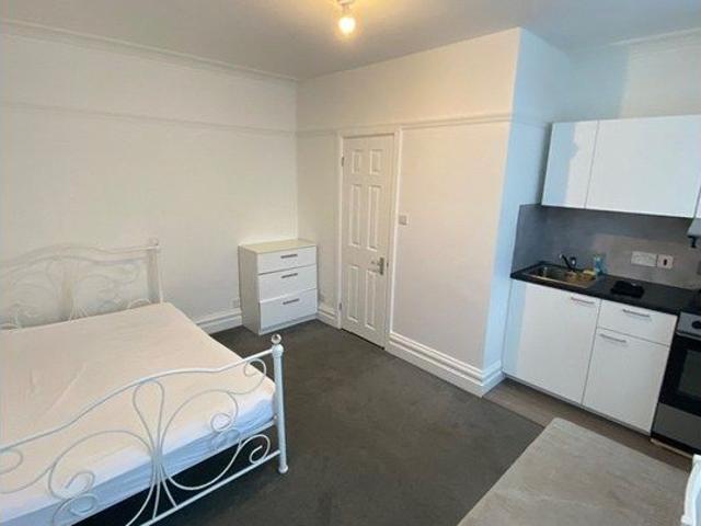Hale Lane, London NW7, Studio to rent, £1,050 pcm | PrimeLocation