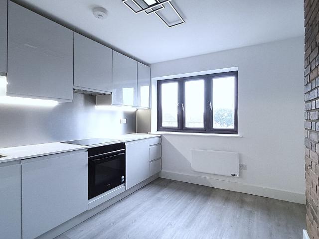 Hale Lane, Mill Hill, London NW7, 2 bed flat to rent, £1,995 pcm | PrimeLocation