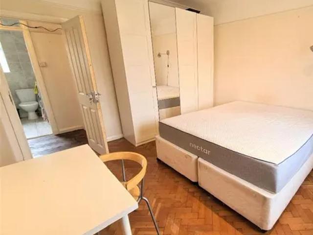 Hale Lane, The Hale, London, NW7 3SE, United Kingdom | Room for rent #140659014 | Rentberry
