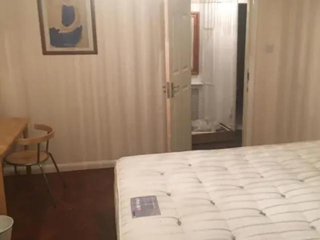 Hale Lane, The Hale, London, NW7 3SE, United Kingdom | Room for rent #140801826 | Rentberry