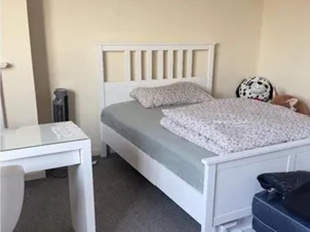 Hale Lane, The Hale, London, HA8 9RX, United Kingdom | Room for rent #168157672 | Rentberry