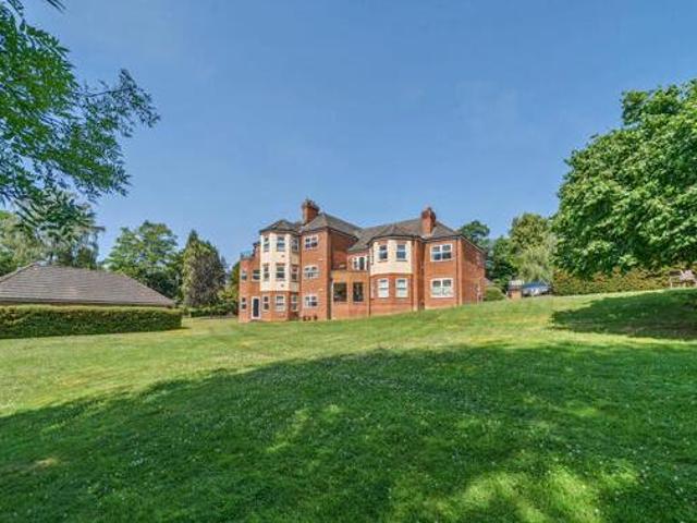 Hale Place, Farnham, 2 Bedroom Flat