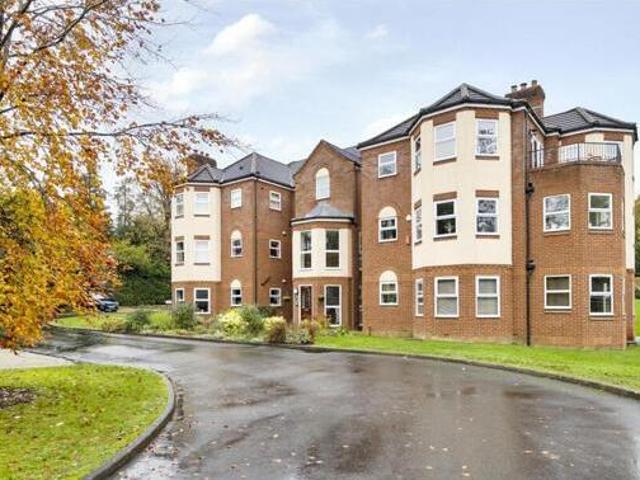 Hale Place, Farnham, 2 Bedroom Flat