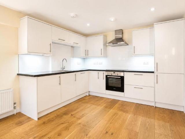 Hale Way, Frimley 3 bed flat to rent £1,550 pcm £358 pw