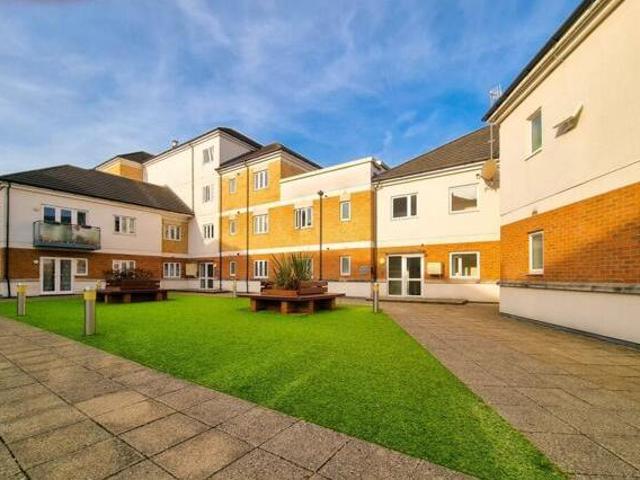 Hales Court, Ley Farm Close, 2 Bedroom Flat