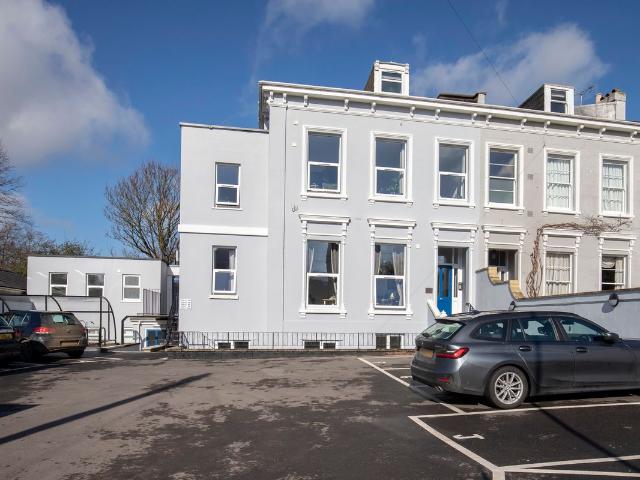 Hales Road, Cheltenham GL52, 2 bed flat to rent, £1,300 pcm | PrimeLocation